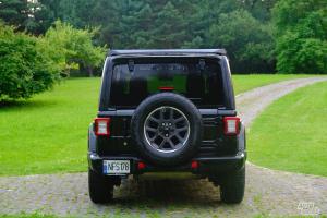 Black Jeep Wrangler 2021 in Kaunas, with an engine capacity of 2.00 L and mileage of 109 thousand km for 32899 €, photo 8 on AUTOMOTO.COM.LV