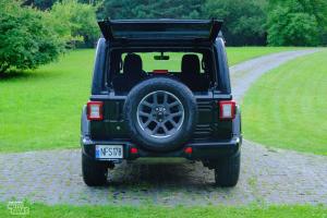 Black Jeep Wrangler 2021 in Kaunas, with an engine capacity of 2.00 L and mileage of 109 thousand km for 32899 €, photo 9 on AUTOMOTO.COM.LV