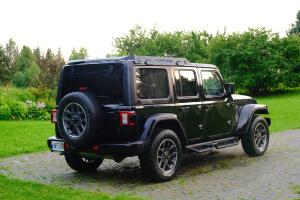 Black Jeep Wrangler 2021 in Kaunas, with an engine capacity of 2.00 L and mileage of 109 thousand km for 32899 €, photo 10 on AUTOMOTO.COM.LV