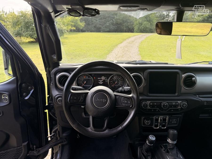 Black Jeep Wrangler 2021 in Kaunas, with an engine capacity of 2.00 L and mileage of 109 thousand km for 32899 €, photo 18 on AUTOMOTO.COM.LV