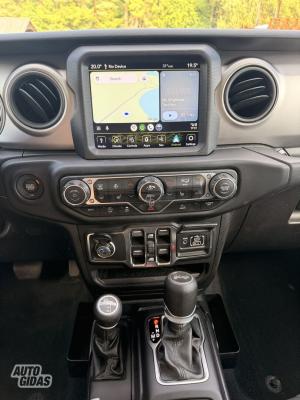 Black Jeep Wrangler 2021 in Kaunas, with an engine capacity of 2.00 L and mileage of 109 thousand km for 32899 €, photo 21 on AUTOMOTO.COM.LV