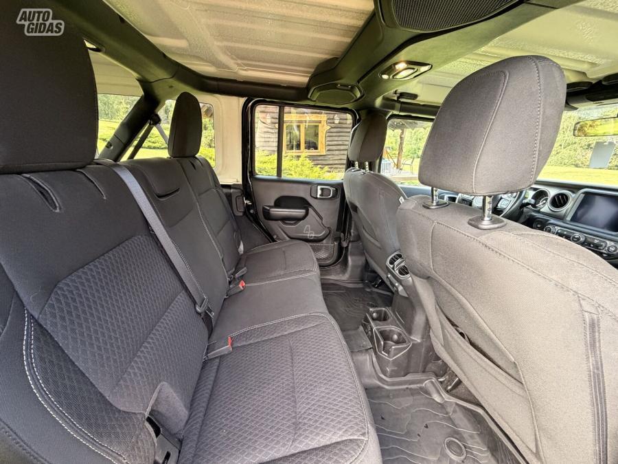 Black Jeep Wrangler 2021 in Kaunas, with an engine capacity of 2.00 L and mileage of 109 thousand km for 32899 €, photo 27 on AUTOMOTO.COM.LV
