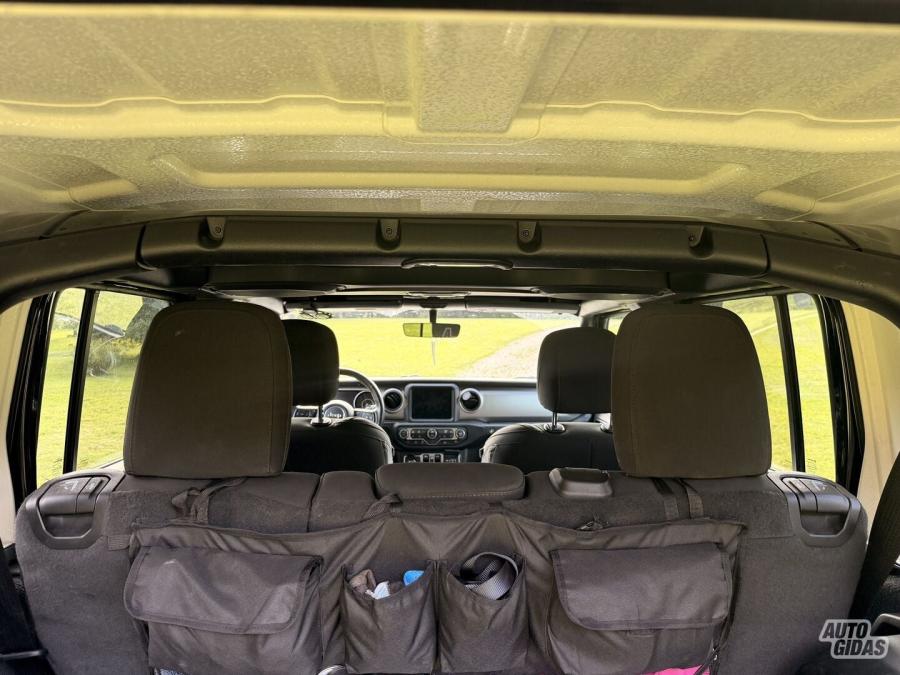 Black Jeep Wrangler 2021 in Kaunas, with an engine capacity of 2.00 L and mileage of 109 thousand km for 32899 €, photo 30 on AUTOMOTO.COM.LV
