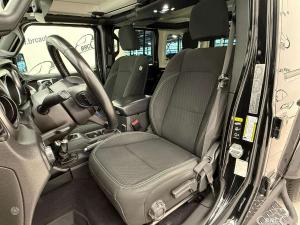 Black Jeep Wrangler 2021 in Vilnius, with an engine capacity of 2.00 L and mileage of 111 thousand km for 30900 €, photo 6 on AUTOMOTO.COM.LV