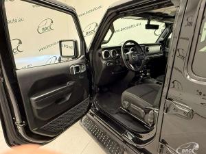 Black Jeep Wrangler 2021 in Vilnius, with an engine capacity of 2.00 L and mileage of 111 thousand km for 30900 €, photo 8 on AUTOMOTO.COM.LV