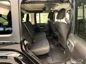 Black Jeep Wrangler 2021 in Vilnius, with an engine capacity of 2.00 L and mileage of 111 thousand km for 30900 €, photo 10 on AUTOMOTO.COM.LV