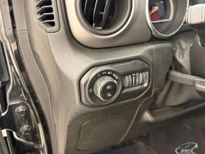 Black Jeep Wrangler 2021 in Vilnius, with an engine capacity of 2.00 L and mileage of 111 thousand km for 30900 €, photo 13 on AUTOMOTO.COM.LV