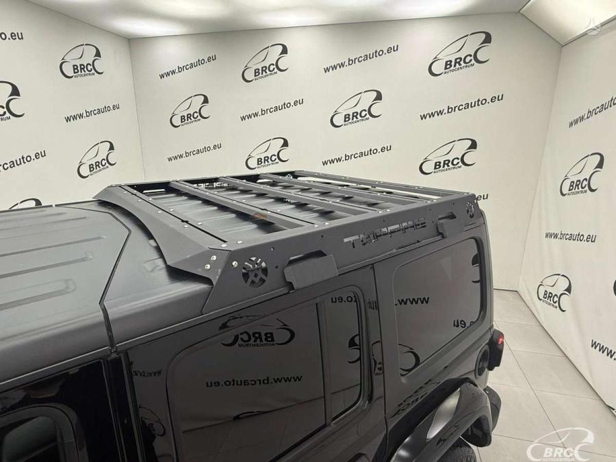 Black Jeep Wrangler 2021 in Vilnius, with an engine capacity of 2.00 L and mileage of 111 thousand km for 30900 €, photo 19 on AUTOMOTO.COM.LV