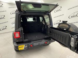 Black Jeep Wrangler 2021 in Vilnius, with an engine capacity of 2.00 L and mileage of 111 thousand km for 30900 €, photo 20 on AUTOMOTO.COM.LV