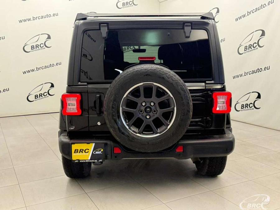 Black Jeep Wrangler 2021 in Vilnius, with an engine capacity of 2.00 L and mileage of 111 thousand km for 30900 €, photo 22 on AUTOMOTO.COM.LV