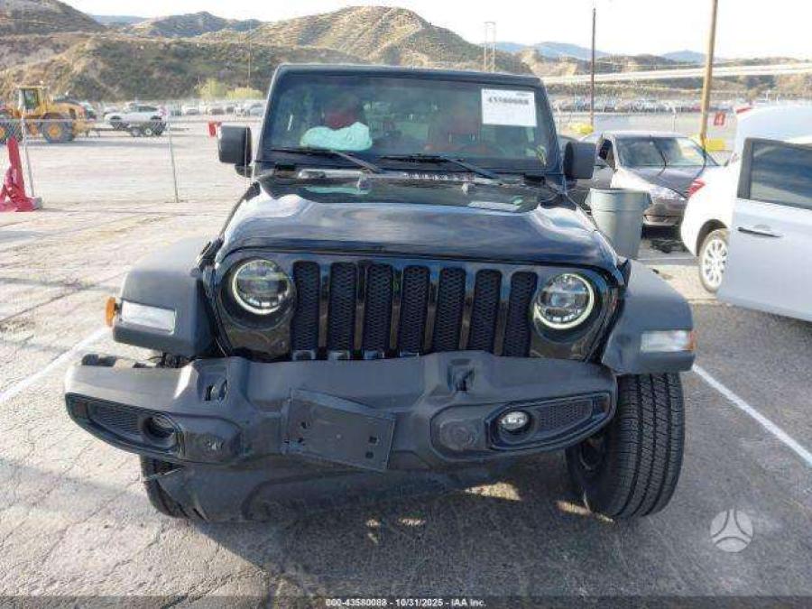 Black Jeep Wrangler 2022 in Klaipeda, with an engine capacity of 3.60 L and mileage of 76 thousand km for 15000 €, photo 12 on AUTOMOTO.COM.LV