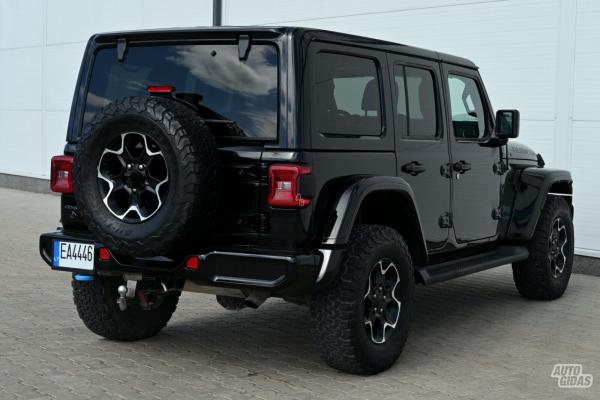 Black Jeep Wrangler 2022 in Kretinga, with an engine capacity of 2.00 L and mileage of 33 thousand km for 52999 €, photo 9 on AUTOMOTO.COM.LV