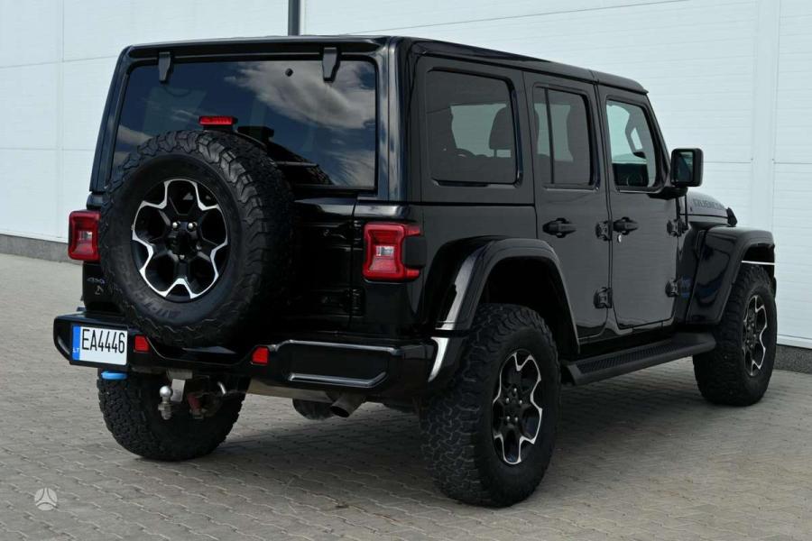Black Jeep Wrangler 2022 in Kretinga, with an engine capacity of 2.00 L and mileage of 33 thousand km for 46999 €, photo 11 on AUTOMOTO.COM.LV