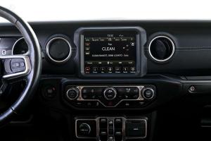 Black Jeep Wrangler 2022 in Kretinga, with an engine capacity of 2.00 L and mileage of 33 thousand km for 46999 €, photo 32 on AUTOMOTO.COM.LV
