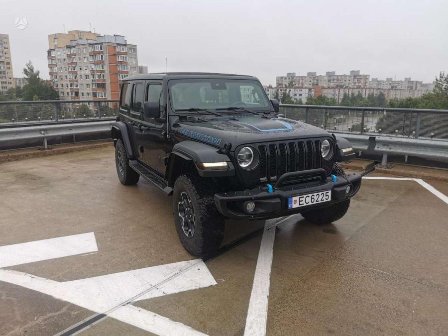Black Jeep Wrangler 2022 in Kaunas, with an engine capacity of 2.00 L and mileage of 38 thousand km for 39000 €, photo 3 on AUTOMOTO.COM.LV