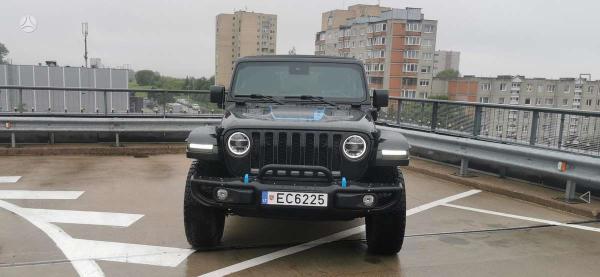 Black Jeep Wrangler 2022 in Kaunas, with an engine capacity of 2.00 L and mileage of 38 thousand km for 39000 €, photo 3 on AUTOMOTO.COM.LV