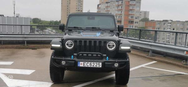 Black Jeep Wrangler 2022 in Kaunas, with an engine capacity of 2.00 L and mileage of 38 thousand km for 39000 €, photo 5 on AUTOMOTO.COM.LV