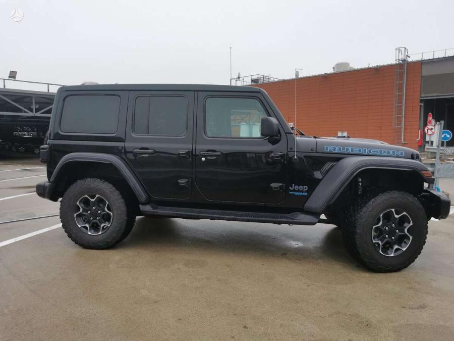 Black Jeep Wrangler 2022 in Kaunas, with an engine capacity of 2.00 L and mileage of 38 thousand km for 39000 €, photo 9 on AUTOMOTO.COM.LV