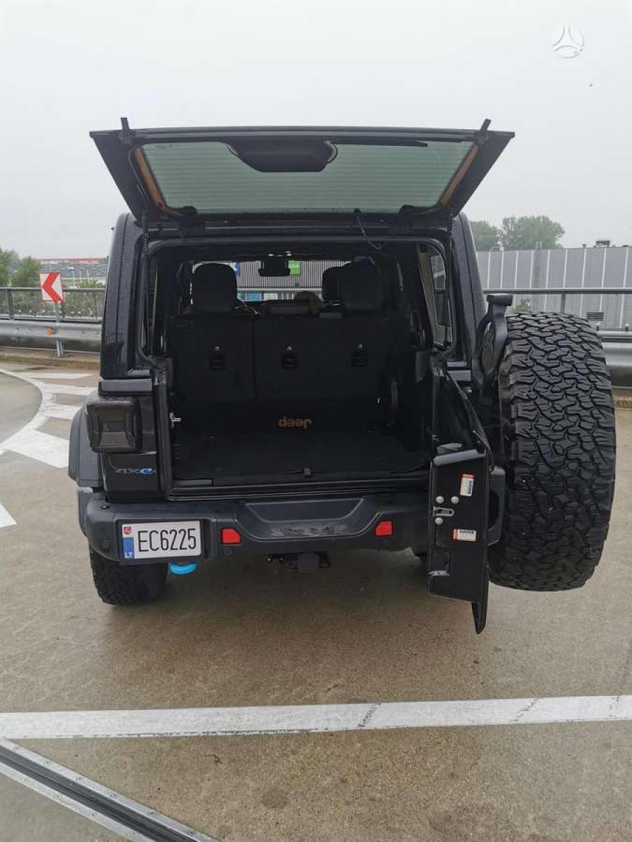 Black Jeep Wrangler 2022 in Kaunas, with an engine capacity of 2.00 L and mileage of 38 thousand km for 39000 €, photo 18 on AUTOMOTO.COM.LV