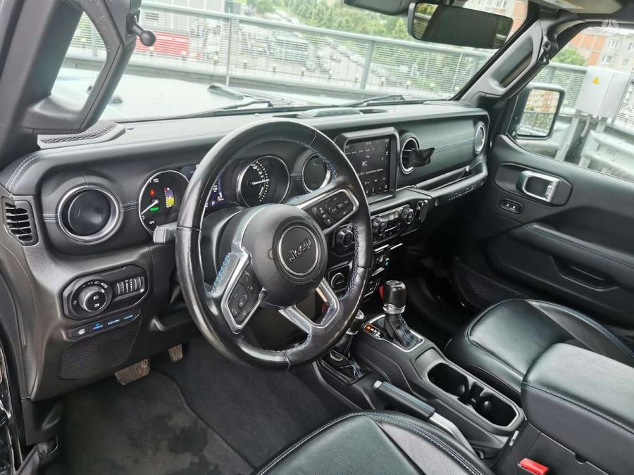 Black Jeep Wrangler 2022 in Kaunas, with an engine capacity of 2.00 L and mileage of 38 thousand km for 39000 €, photo 19 on AUTOMOTO.COM.LV