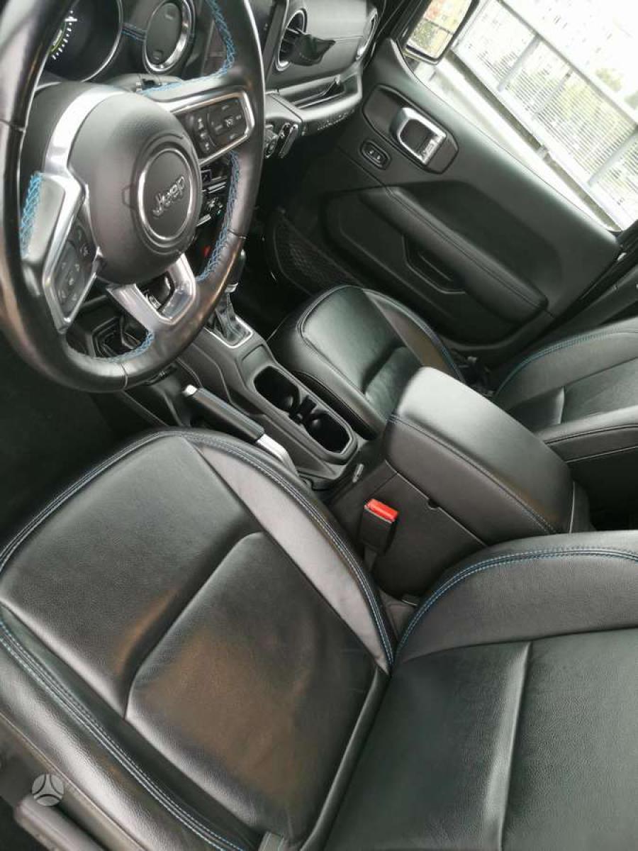 Black Jeep Wrangler 2022 in Kaunas, with an engine capacity of 2.00 L and mileage of 38 thousand km for 39000 €, photo 22 on AUTOMOTO.COM.LV