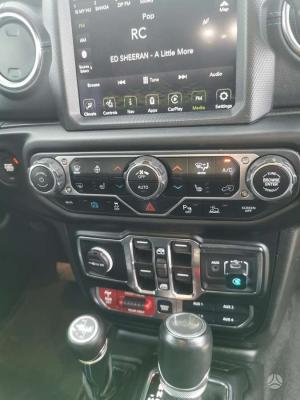 Black Jeep Wrangler 2022 in Kaunas, with an engine capacity of 2.00 L and mileage of 38 thousand km for 39000 €, photo 23 on AUTOMOTO.COM.LV