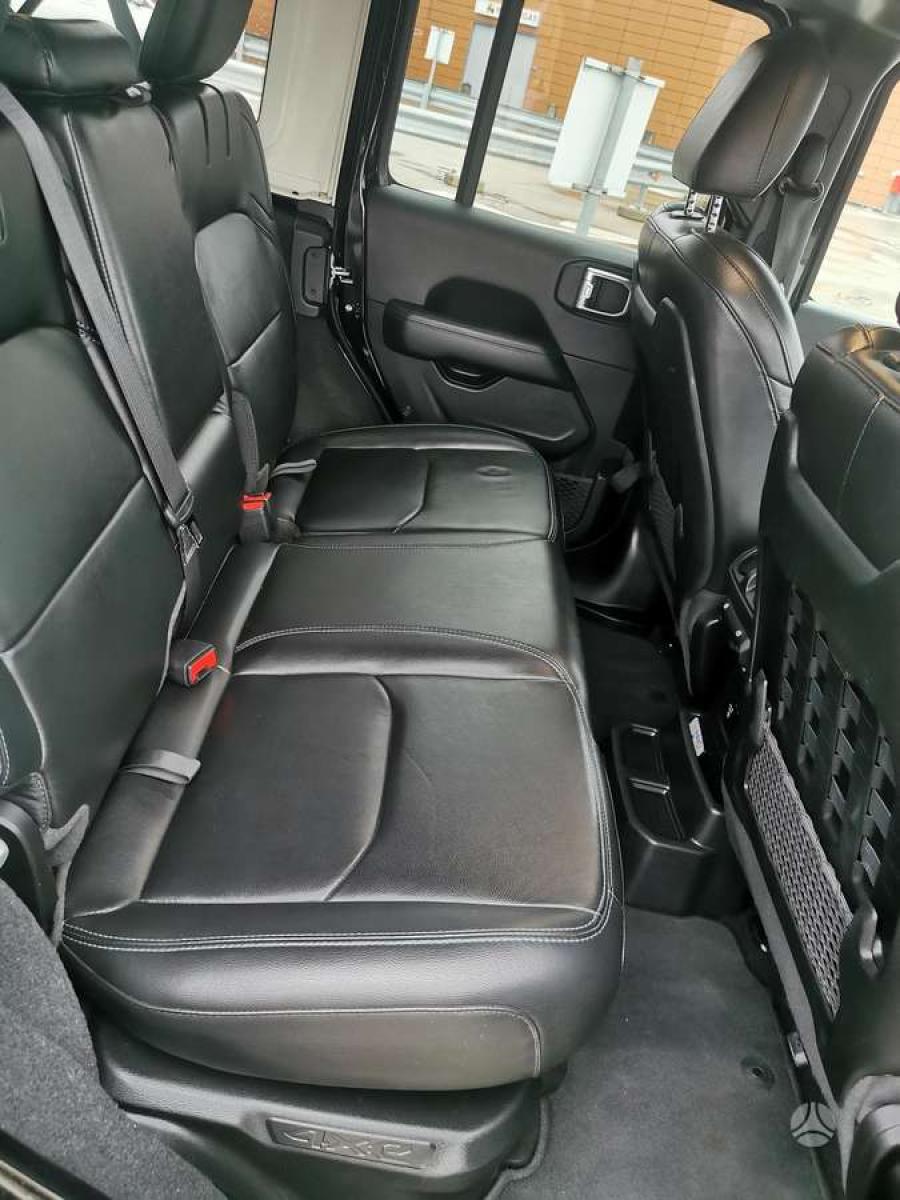 Black Jeep Wrangler 2022 in Kaunas, with an engine capacity of 2.00 L and mileage of 38 thousand km for 39000 €, photo 25 on AUTOMOTO.COM.LV