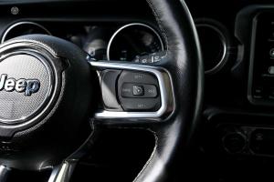 Black Jeep Wrangler 2022 in Kretinga, with an engine capacity of 2.00 L and mileage of 33 thousand km for 42999 €, photo 40 on AUTOMOTO.COM.LV