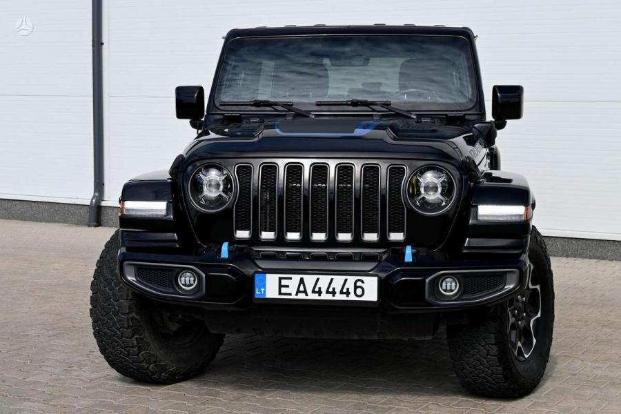 Black Jeep Wrangler 2022 in Kretinga, with an engine capacity of 2.00 L and mileage of 33 thousand km for 42999 €, photo 3 on AUTOMOTO.COM.LV