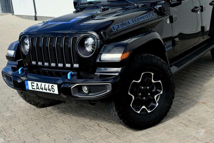 Black Jeep Wrangler 2022 in Kretinga, with an engine capacity of 2.00 L and mileage of 33 thousand km for 42999 €, photo 5 on AUTOMOTO.COM.LV