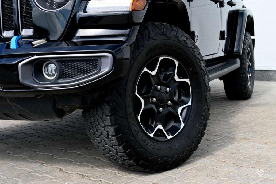 Black Jeep Wrangler 2022 in Kretinga, with an engine capacity of 2.00 L and mileage of 33 thousand km for 42999 €, photo 6 on AUTOMOTO.COM.LV