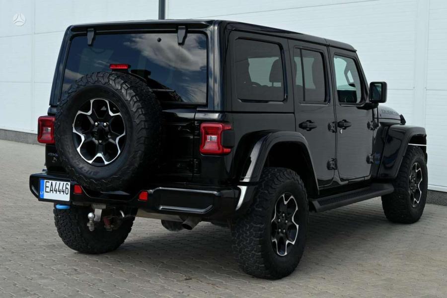 Black Jeep Wrangler 2022 in Kretinga, with an engine capacity of 2.00 L and mileage of 33 thousand km for 42999 €, photo 8 on AUTOMOTO.COM.LV
