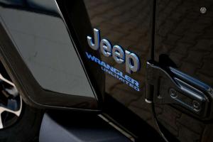 Black Jeep Wrangler 2022 in Kretinga, with an engine capacity of 2.00 L and mileage of 33 thousand km for 42999 €, photo 13 on AUTOMOTO.COM.LV