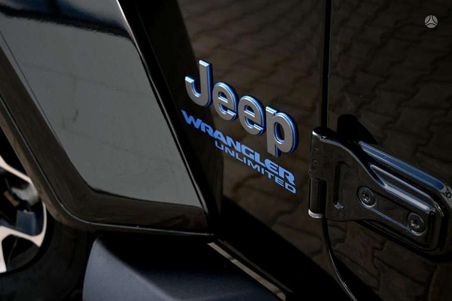 Black Jeep Wrangler 2022 in Kretinga, with an engine capacity of 2.00 L and mileage of 33 thousand km for 42999 €, photo 13 on AUTOMOTO.COM.LV