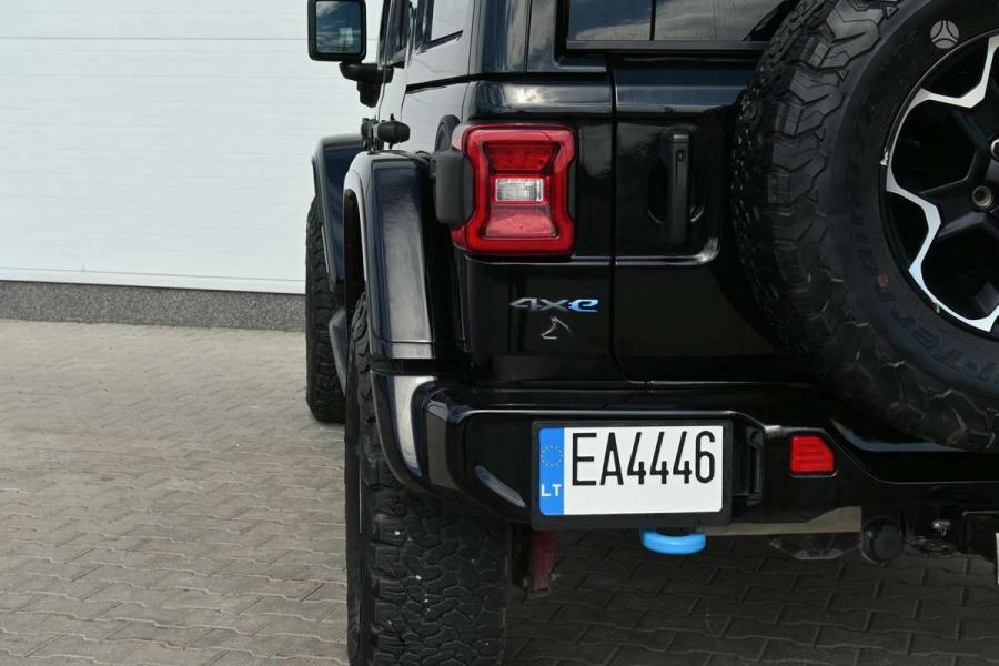 Black Jeep Wrangler 2022 in Kretinga, with an engine capacity of 2.00 L and mileage of 33 thousand km for 42999 €, photo 14 on AUTOMOTO.COM.LV