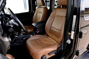 Black Jeep Wrangler 2022 in Kretinga, with an engine capacity of 2.00 L and mileage of 33 thousand km for 42999 €, photo 21 on AUTOMOTO.COM.LV