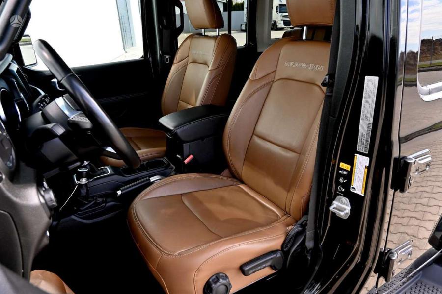 Black Jeep Wrangler 2022 in Kretinga, with an engine capacity of 2.00 L and mileage of 33 thousand km for 42999 €, photo 21 on AUTOMOTO.COM.LV