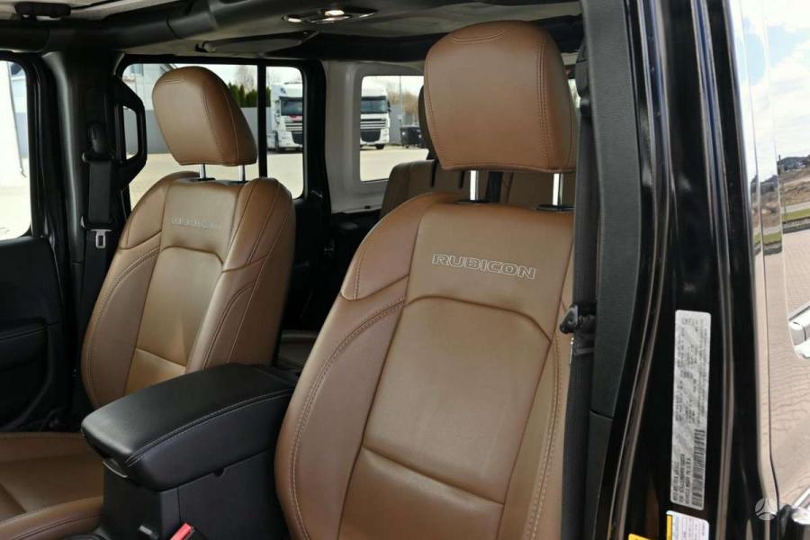 Black Jeep Wrangler 2022 in Kretinga, with an engine capacity of 2.00 L and mileage of 33 thousand km for 42999 €, photo 22 on AUTOMOTO.COM.LV