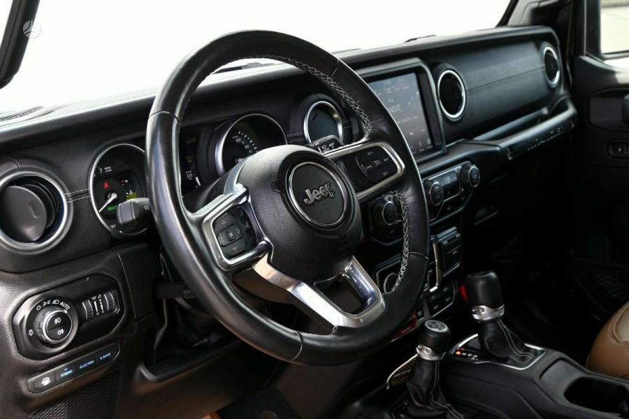 Black Jeep Wrangler 2022 in Kretinga, with an engine capacity of 2.00 L and mileage of 33 thousand km for 42999 €, photo 23 on AUTOMOTO.COM.LV