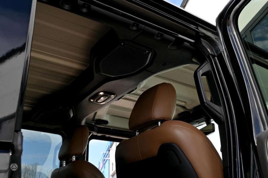 Black Jeep Wrangler 2022 in Kretinga, with an engine capacity of 2.00 L and mileage of 33 thousand km for 42999 €, photo 29 on AUTOMOTO.COM.LV