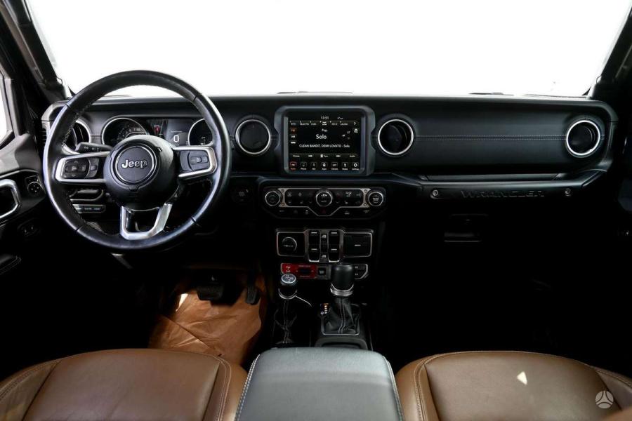 Black Jeep Wrangler 2022 in Kretinga, with an engine capacity of 2.00 L and mileage of 33 thousand km for 42999 €, photo 30 on AUTOMOTO.COM.LV