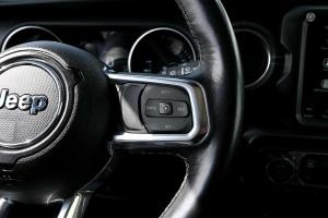 Black Jeep Wrangler 2022 in Kretinga, with an engine capacity of 2.00 L and mileage of 33 thousand km for 42999 €, photo 40 on AUTOMOTO.COM.LV