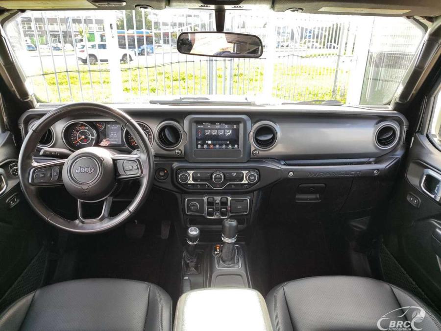 Black Jeep Wrangler 2022 in Klaipeda, with an engine capacity of 3.60 L and mileage of 106 thousand km for 31900 €, photo 6 on AUTOMOTO.COM.LV