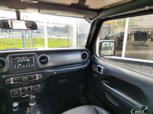 Black Jeep Wrangler 2022 in Klaipeda, with an engine capacity of 3.60 L and mileage of 106 thousand km for 31900 €, photo 7 on AUTOMOTO.COM.LV