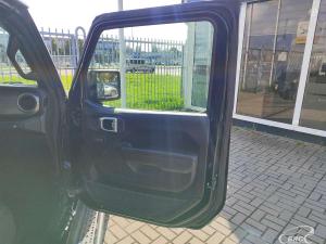 Black Jeep Wrangler 2022 in Klaipeda, with an engine capacity of 3.60 L and mileage of 106 thousand km for 31900 €, photo 8 on AUTOMOTO.COM.LV
