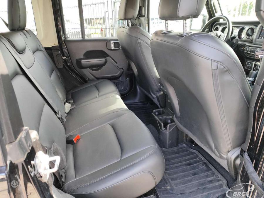 Black Jeep Wrangler 2022 in Klaipeda, with an engine capacity of 3.60 L and mileage of 106 thousand km for 31900 €, photo 12 on AUTOMOTO.COM.LV