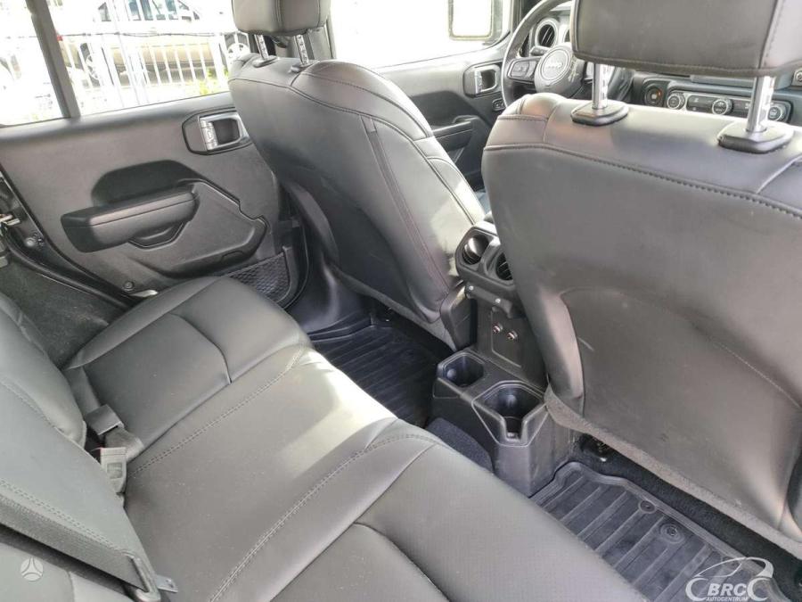 Black Jeep Wrangler 2022 in Klaipeda, with an engine capacity of 3.60 L and mileage of 106 thousand km for 31900 €, photo 13 on AUTOMOTO.COM.LV