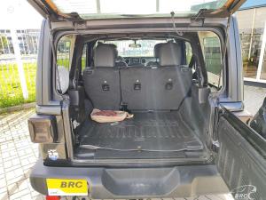 Black Jeep Wrangler 2022 in Klaipeda, with an engine capacity of 3.60 L and mileage of 106 thousand km for 31900 €, photo 14 on AUTOMOTO.COM.LV