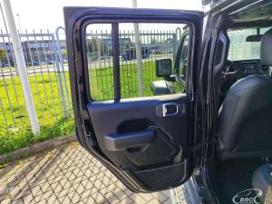 Black Jeep Wrangler 2022 in Klaipeda, with an engine capacity of 3.60 L and mileage of 106 thousand km for 31900 €, photo 16 on AUTOMOTO.COM.LV