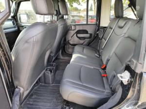 Black Jeep Wrangler 2022 in Klaipeda, with an engine capacity of 3.60 L and mileage of 106 thousand km for 31900 €, photo 17 on AUTOMOTO.COM.LV